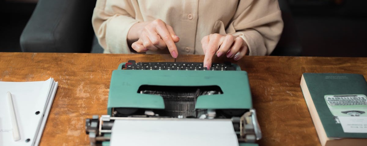 12 Expert Freelance Journalism Tips to Pitch Magazines