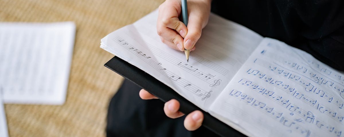 12 Essential Melody Writing Tips for Musicians