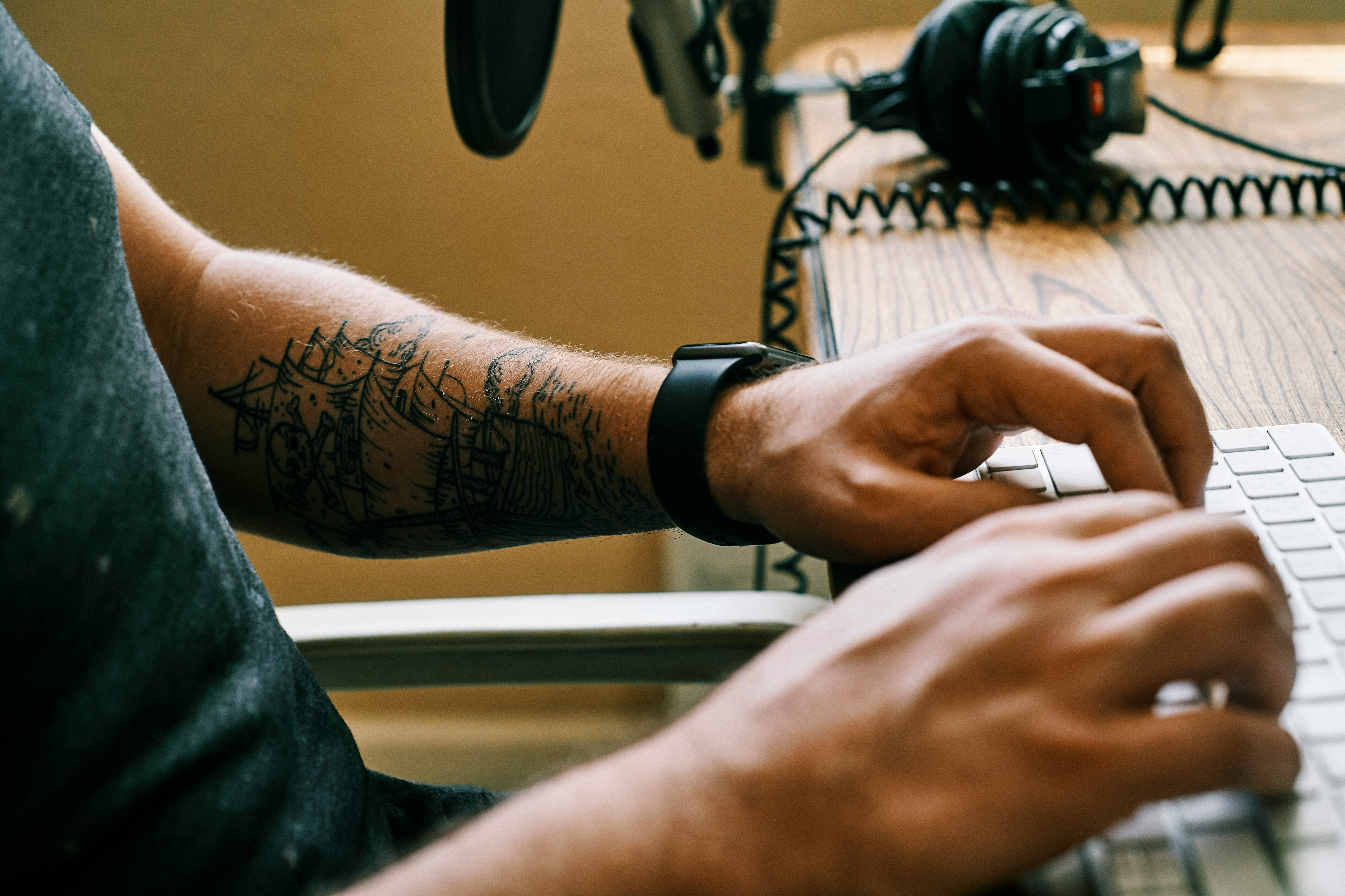 WriteSeen | 9 Poetry Writing Techniques to Elevate Your Craft