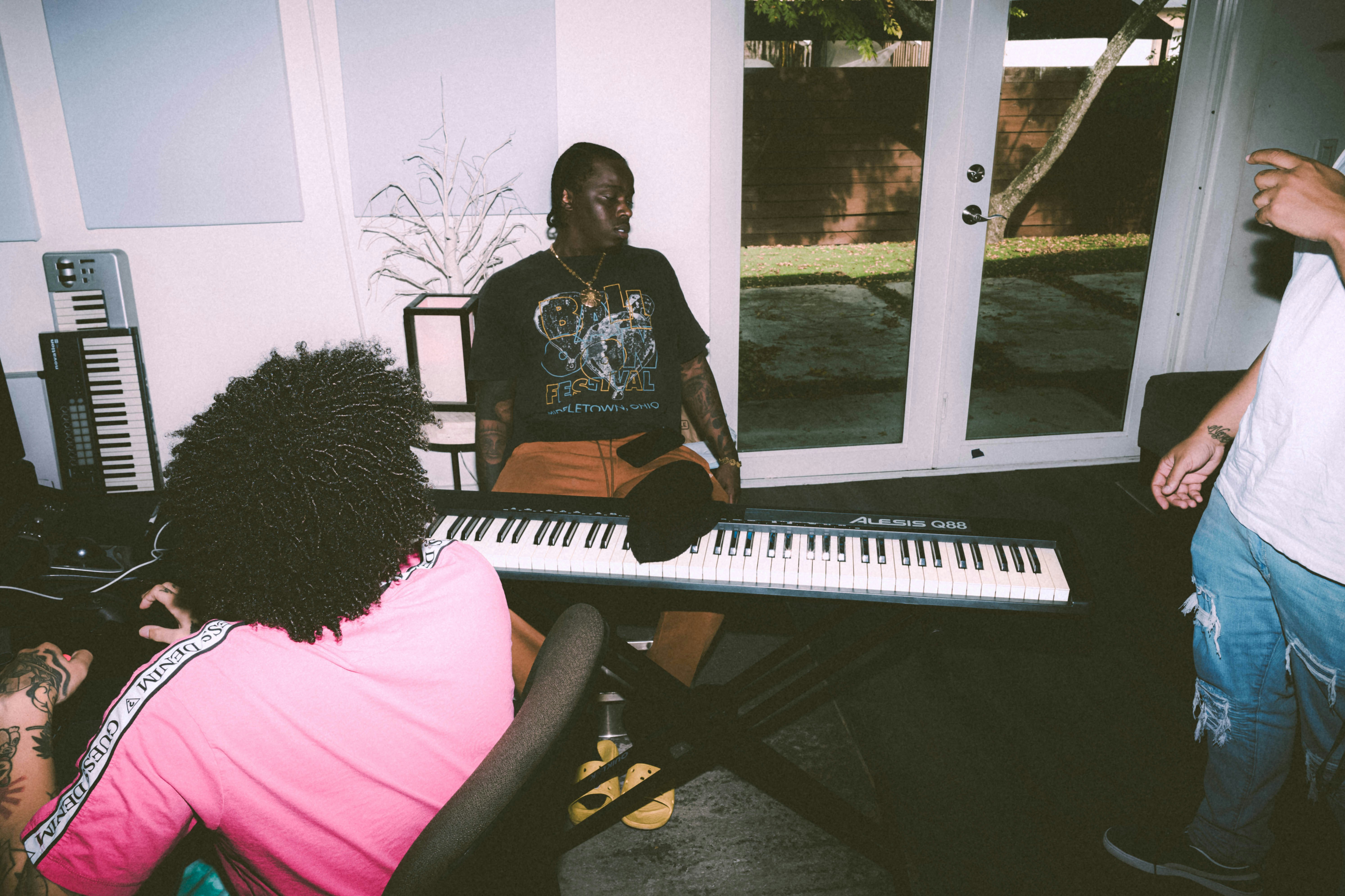 9 Essential Songwriting Tips for Creators