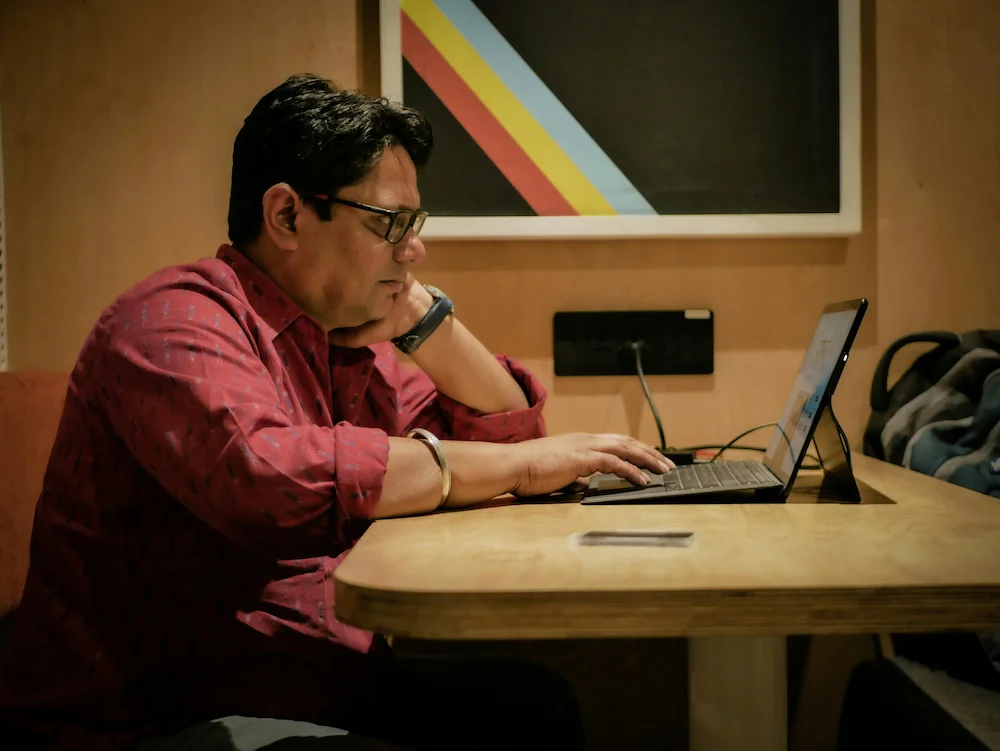 How to Write a Flashback in a Script: A Simple Guide