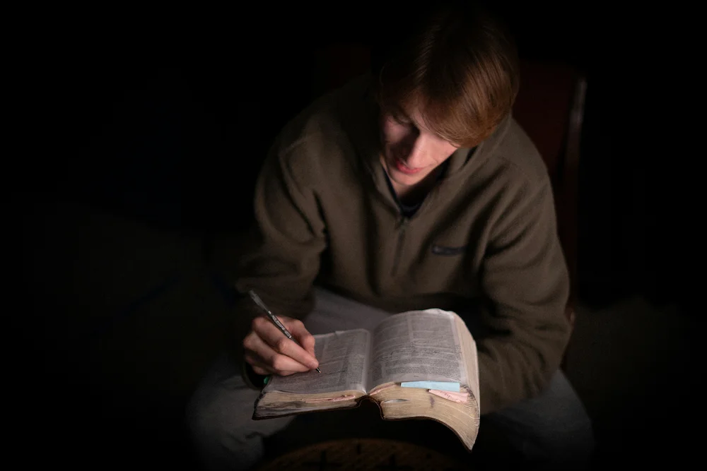 What Is Third Person Omniscient Narration? Explained